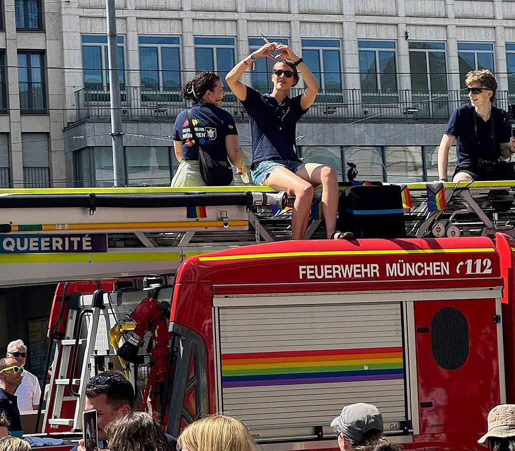 Die Feuerwehr München beim CSD 2025